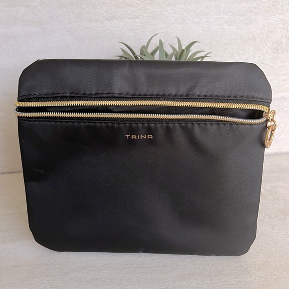 Trina Turk | Bags | Trina Turk Cosmetic Travel Makeup Bag Black Small ...